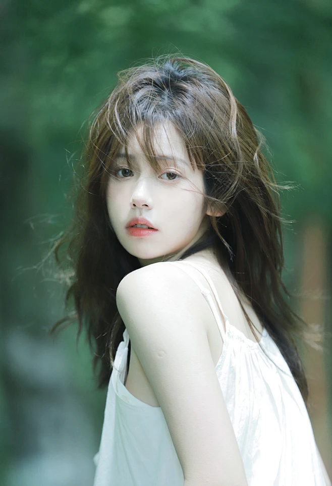 盛夏白瓷梅子汤-唯美女生-花瓣网