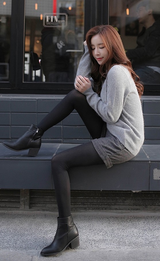 女性坐姿照片人体结构参考来自cgbook.cn (1692)