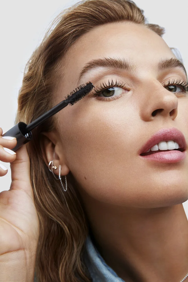 BAR209_Maximist_Mascara_Amanda_Application_556.jpg-花瓣网