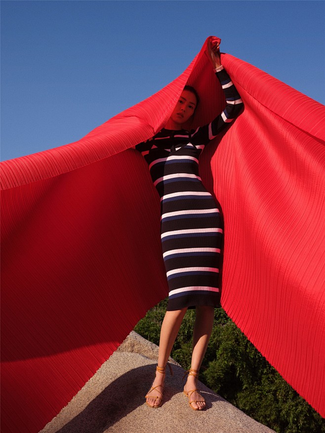 2021春夏大片 | ERDOS : 鄂尔多斯羊绒集团旗下品牌ERDOS，鄂尔多斯1980，BLUE ERDOS焕新发布，带来全方位羊绒时尚体验。