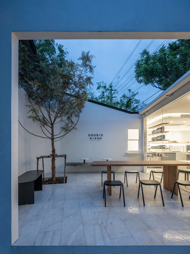 咖啡店Double Slash，Coffee Space 泰国 曼谷 咖啡店 白色空间 网红店 logo设计 vi设计 空间设计-花瓣网