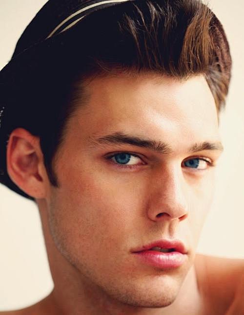 全名：Adam Holden Nowell 中文译名：亚当·霍顿·诺维尔年龄：24 星座：摩羯座教育：博士职业：Model and other ...