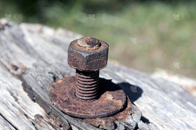 生锈的螺丝和螺母
