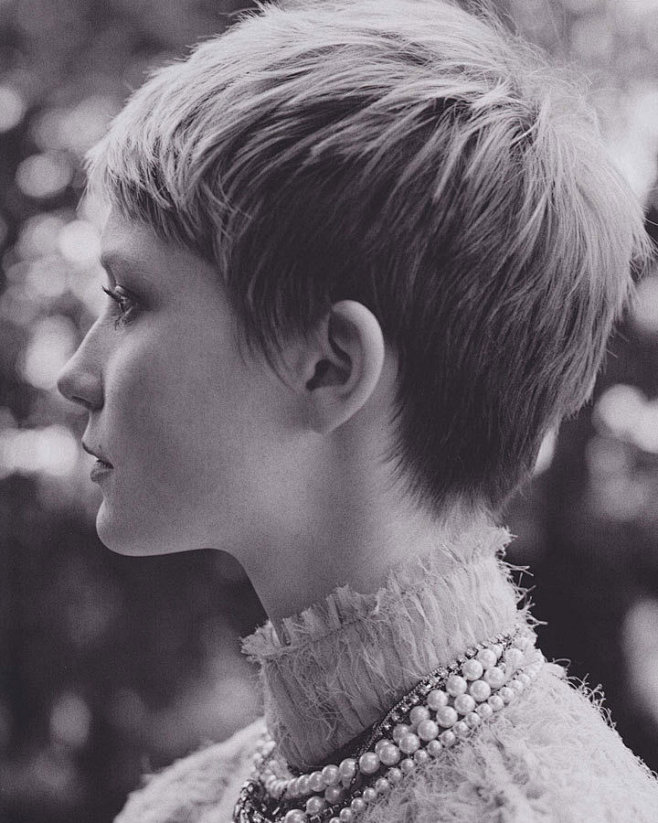 完美侧脸！欧美女星美艳写真