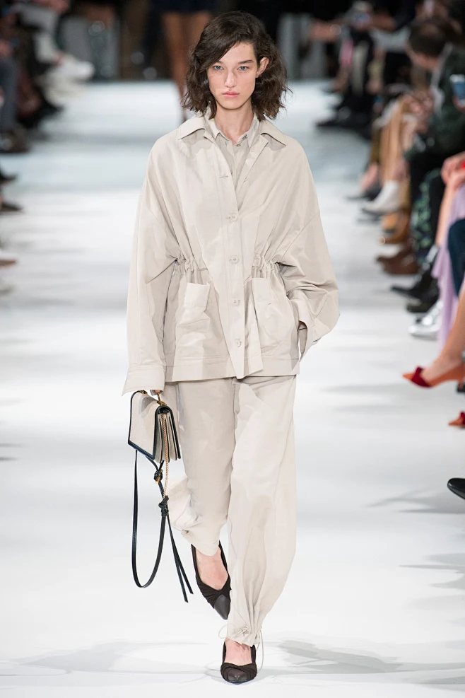 Stella McCartney Spring 2018 Ready-to-Wear Fashion Show : See the ...