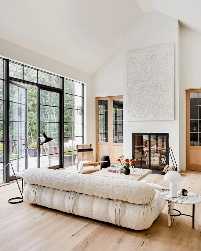 When building this East Hamptons home, interior designer ...