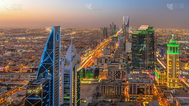 沙特阿拉伯王国夜景-利雅得塔王国中心-利雅得塔-利雅得天际线-利雅得夜景