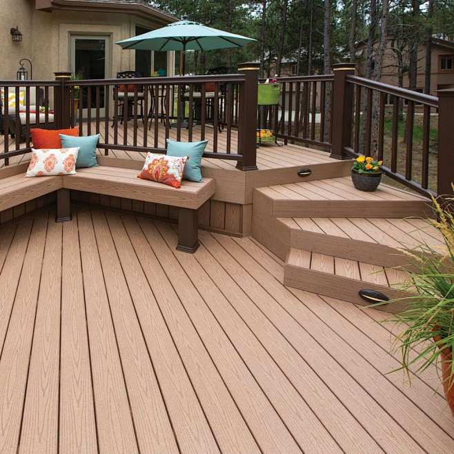 Example of a mid-sized transitional backyard deck design in Chicago ...