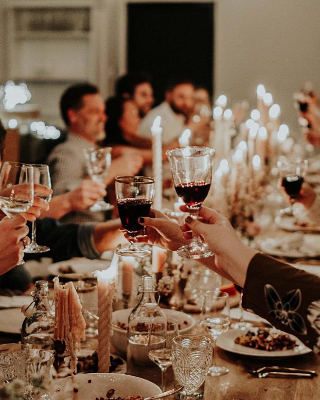The Foolproof Guide to Hosting a Dinner Party, According to These Event ...