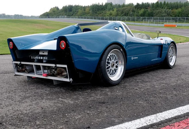 Exterior Design of the Silvermine 11SR track racer : The exterior ...