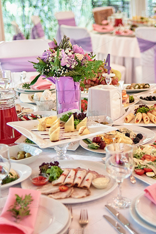 表集，复制空间。菜单模型，婚宴上的地点设置。餐厅婚宴餐桌