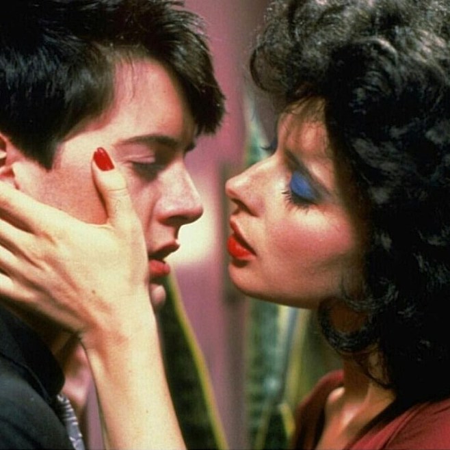 blue-velvet-movie-kyle-maclachlan-amp-isabella-rossellini-in-blue ...