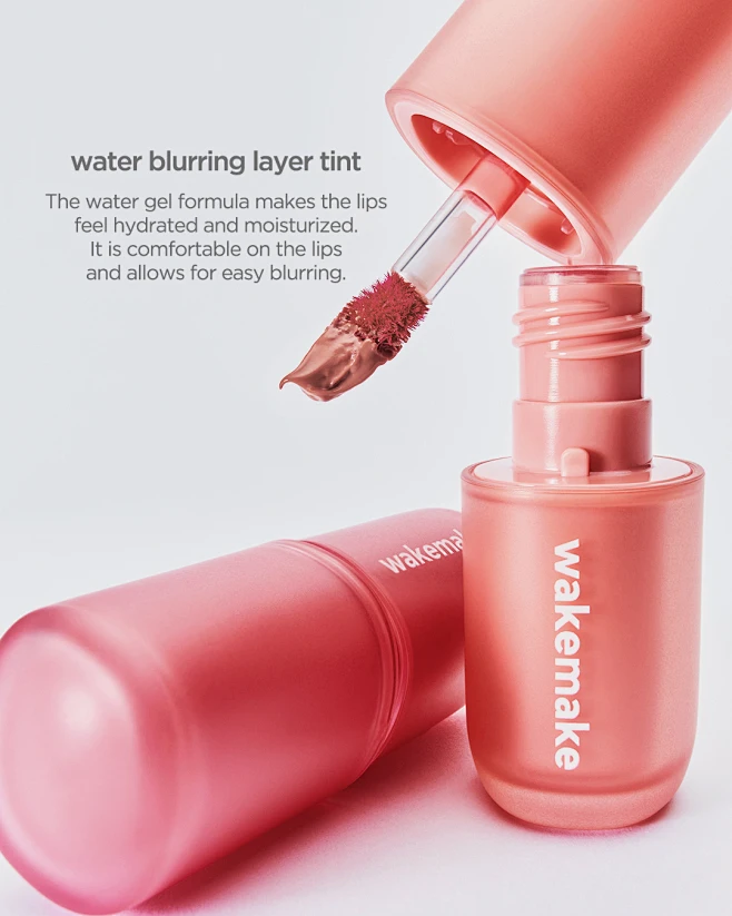 Photo by 웨이크메이크(wakemake) on April 22, 2025. 可能是包含下列内容的图片：一人或多人、化妆、口红、化妆品和上面的文字是“water blurring ...