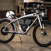 卡洛·布加迪（Carlo Bugatti）的《 1898年宝座》（由彼得森汽车博物馆提供）