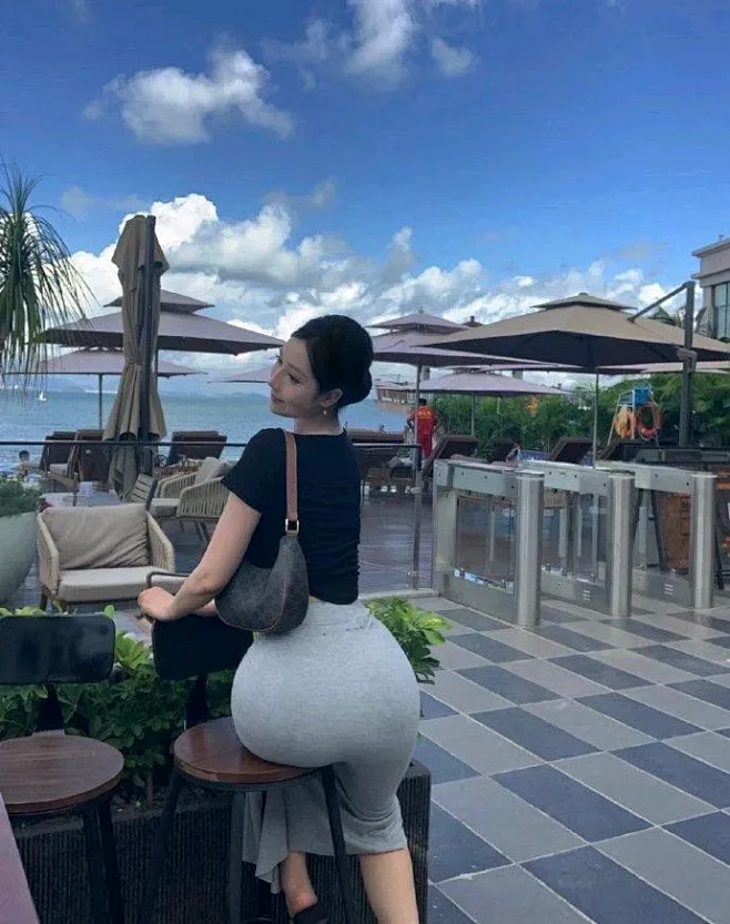 30f5283e02054525ac2f38d4945d3c8d~tplv-obj_690_874-花瓣网