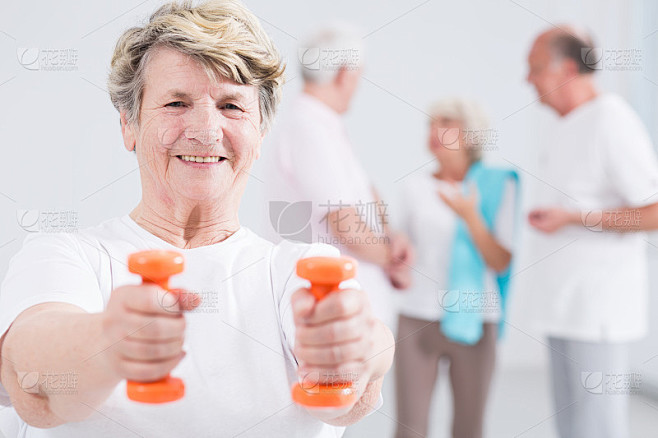 获得力量和能量在所有年龄至关重要