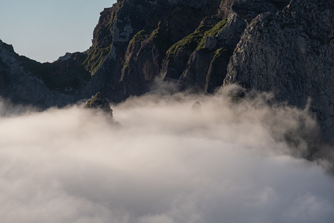 CLOUDY_MOUNTAINS_319