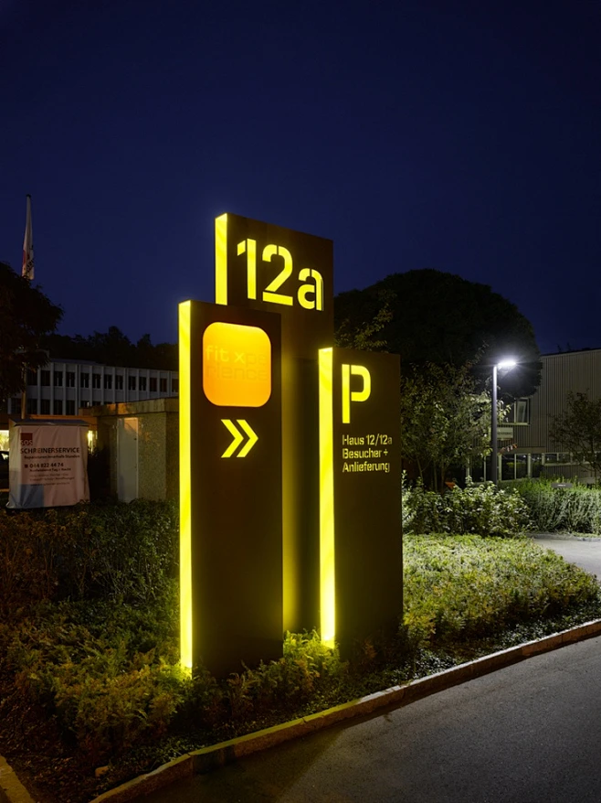 internally lit signage-花瓣网