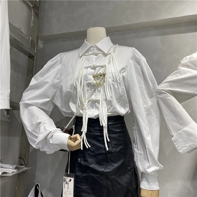 法式复古泡泡袖白衬衫女设计感小众盘扣别致衬衣秋冬内搭打底上衣-tmall.com天猫-花瓣网