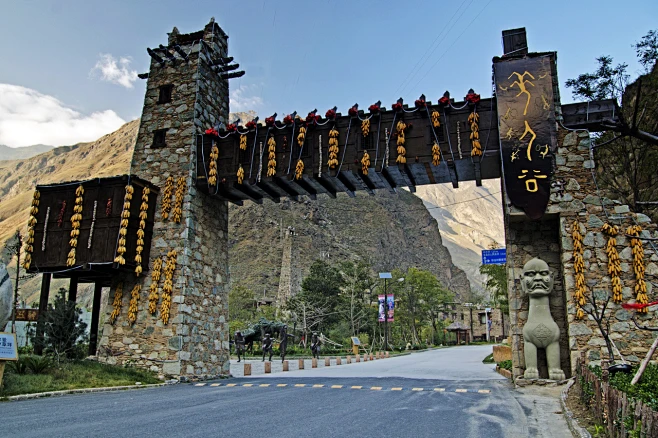 乡村 农业 民宿 原生态(3485图)_@Claire-lee收集_花瓣建筑设计“色尔古藏寨”的图片搜索结果2240-花瓣网