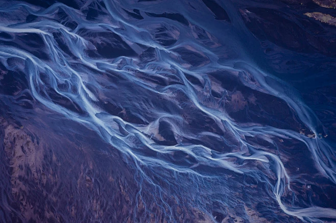 Aerial View of Complex Glacial River System in Iceland-花瓣网