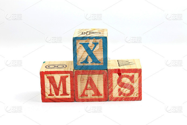 木制字母块拼写X MAS,ABC的块。