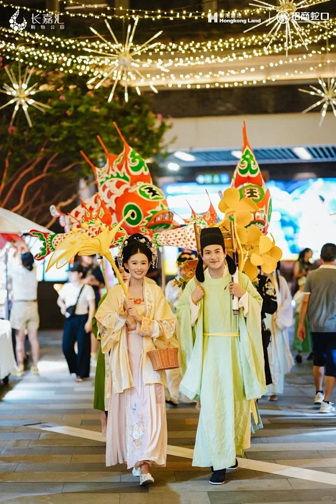 MOCO MOMENT｜汉服巡游NPC带你迎泼天富“桂” - 小红书-花瓣网