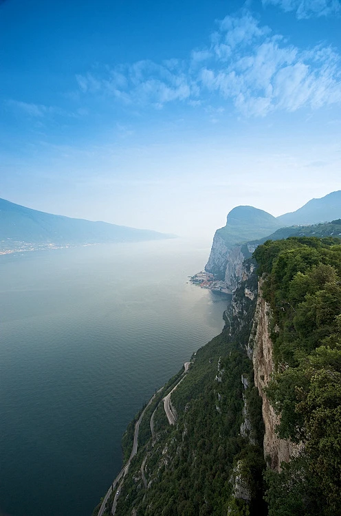 Lake Garda, Italy (by aragost)-花瓣网