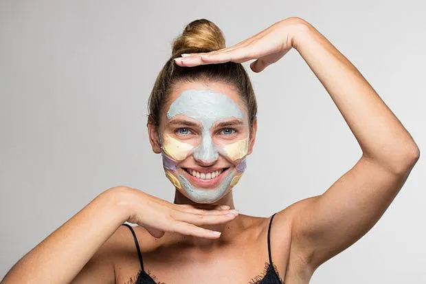 ¿Sabes qué es el multimasking? Pues si lo practicas con estas tres mascarillas que limpian ...