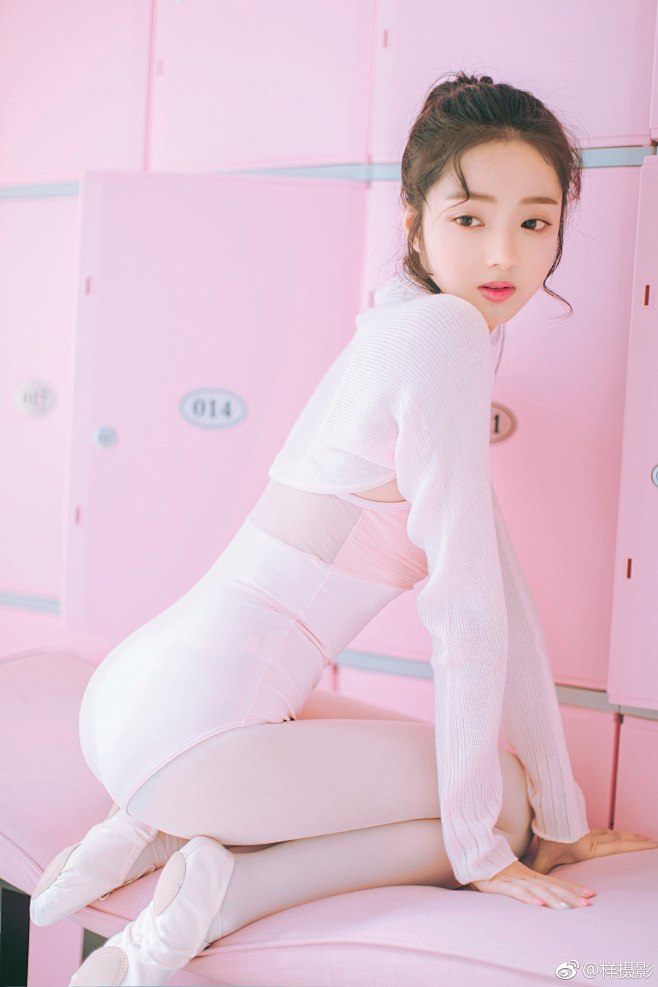 女性跪姿照片人体结构参考来自cgbook.cn (962)