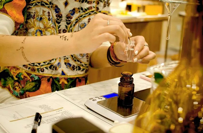 HON.B红贝缇女装中秋节特辑 FOR YOU,开启DIY浪漫调香之旅_服装招商资讯_中服网