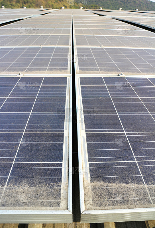 肮脏的灰尘光伏板