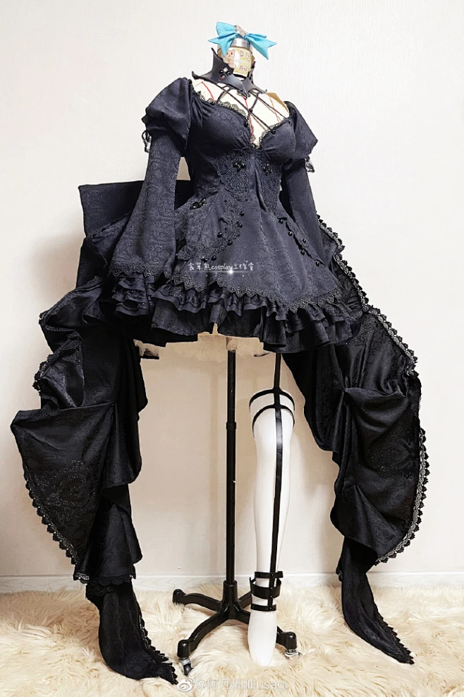 arcaea超话#cos服装# 是风暴对立～ 加了些个人审美喜好的蕾丝，客人也很喜欢 拖尾尝试了新的反重力，看起来像飘起来的 我好了！ -花瓣网