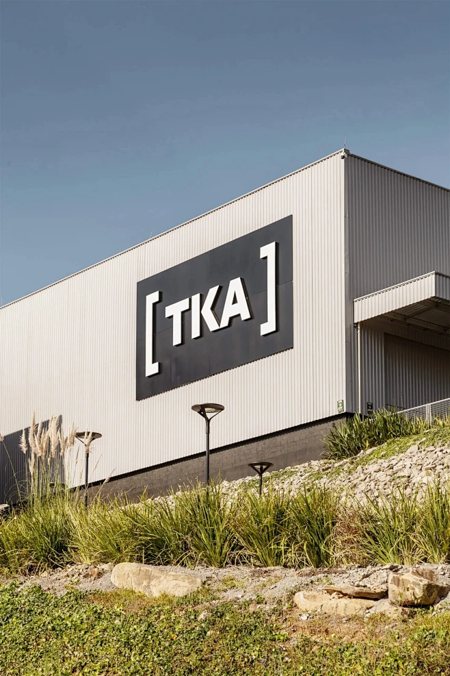 巴西 · 工厂户外空间优化设计 / naE – mooool木藕设计网-花瓣网