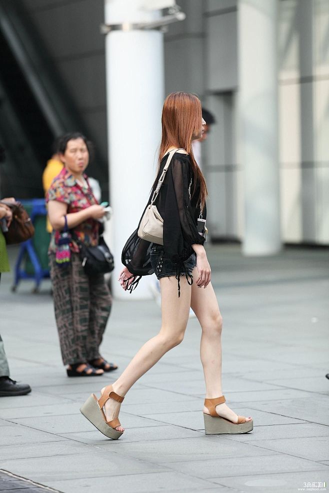 大步流星 热裤美腿妹子-3A街拍论坛-国内最具人气、最真实的街拍社区! - 手机版 - Powered by Discuz!