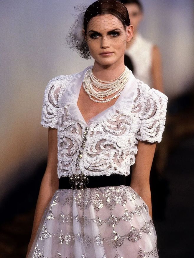 香奈儿 2001 春季 : Chanel Spring 2001 #香奈儿 #经典秀场 #时装设计