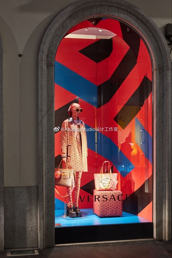 Versace Special Windows for the launch of La Greca Collection Milan ...