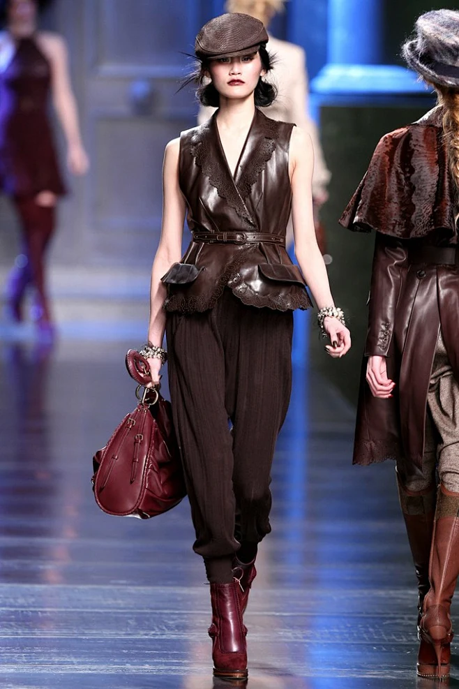 Christian Dior Fall 2010 Ready-to-Wear Fashion Show - Vogue : See the ...