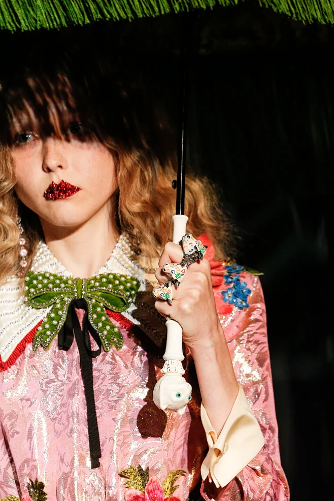 Gucci Fall 2017 Ready-to-Wear Fashion Show Details : See detail photos ...