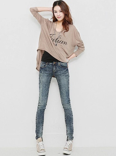 ￥68，圆领长袖印花T恤：http://dwz.cn/19zR4-花瓣网