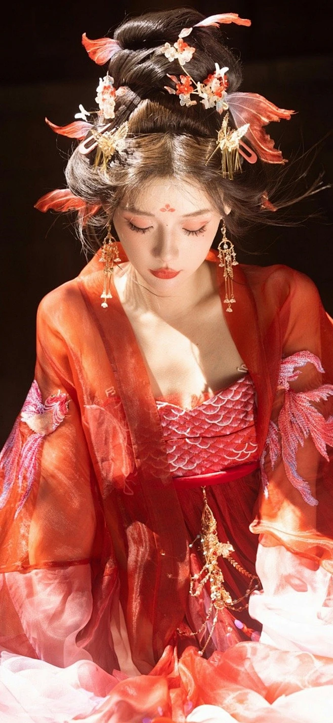 一舞剑器动四方 采集@别致的七 cr：三千渠-花瓣网