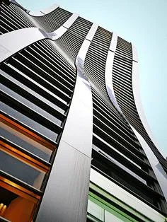 Wavy building-花瓣网