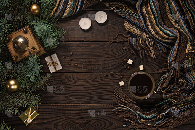 圣诞树,桌子,木制,蜡烛,杯球猜谜游戏,磨咖啡机,贺卡,灯笼,水平画幅