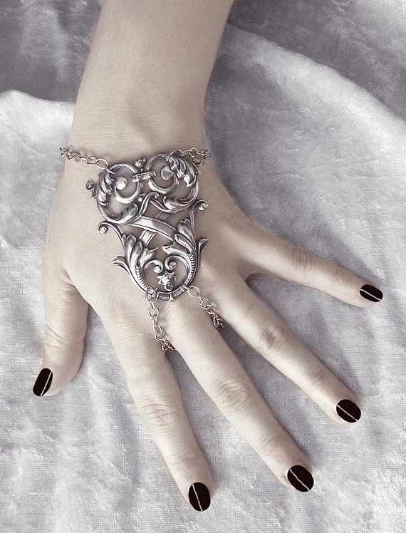 Gothic "hand flower".-花瓣网