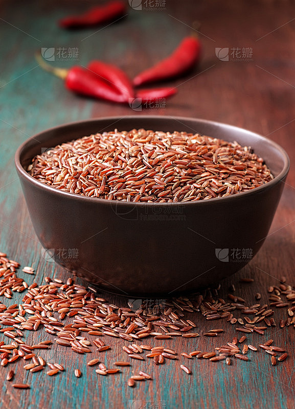 一碗红米饭，红辣椒
