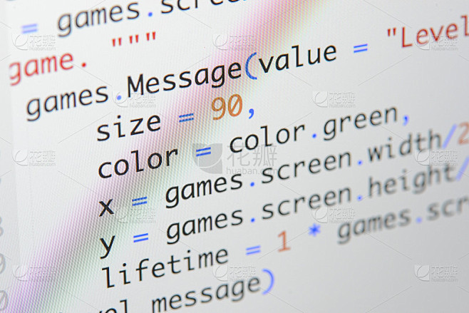 真正的Python代码开发屏幕。编程工作流抽象算法概念。放大后可见的Python代码行。
