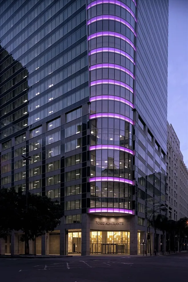 Torre Almirante | Galeria da Arquitetura Face Planes, Outdoor Lighting ...