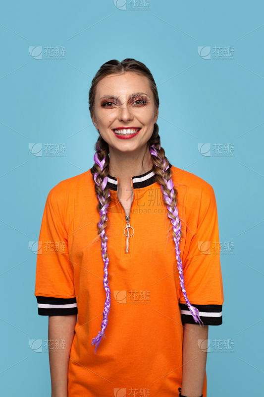 女人,蓝色,麻花辫,潮人,垂直画幅,青少年,留白,彩妆,注视镜头,美人