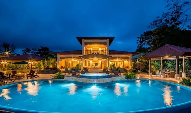 Villa Palacio | 起居区 | 平板电视、DVD 播放器、iPod 基座-花瓣网