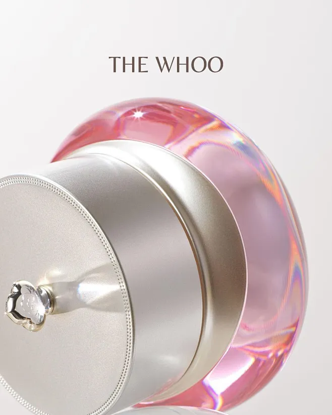 Photo by 더후 on June 06, 2024. May be an image of fragrance, perfume ...